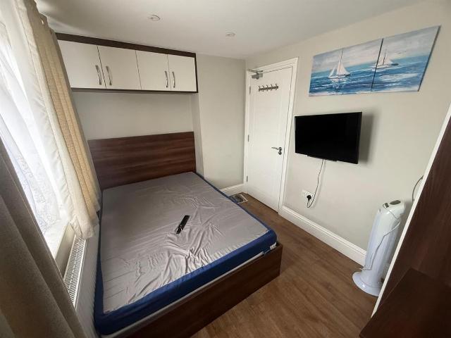Room at Cranford Park Road, Greater London