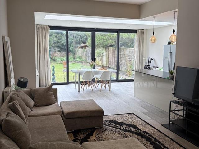 Room at Cranhurst Road, Greater London