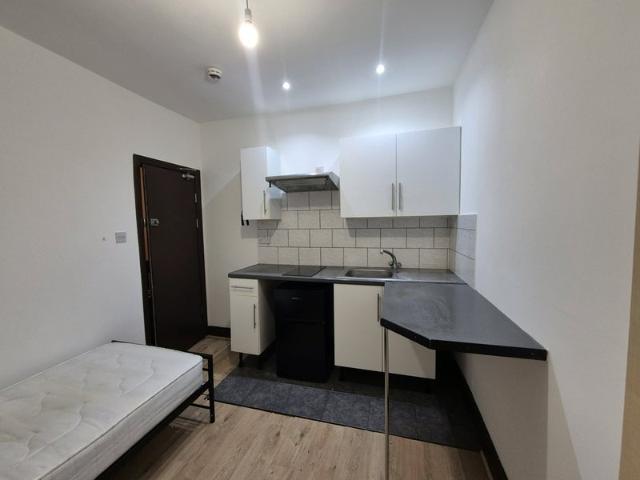 Room at Cranleigh Road, Greater London