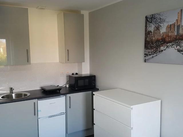 Room at Crabtree, Peterborough