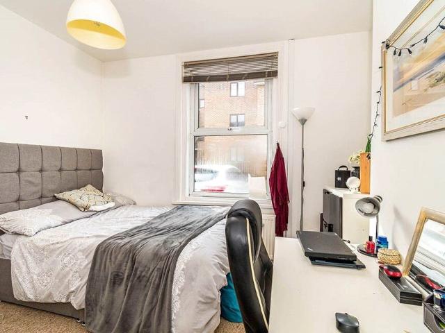 Room at Crasswell Street, Portsmouth
