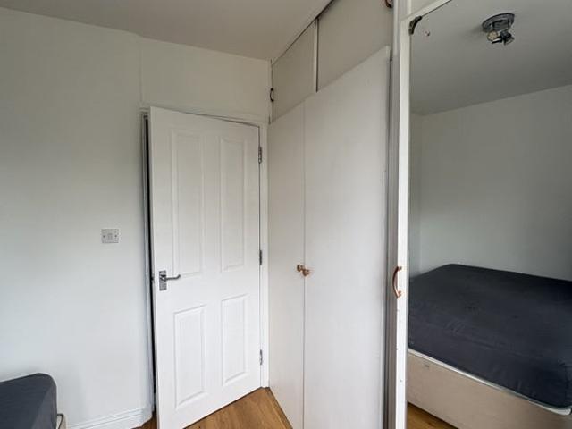 Room at Craven Close, Greater London