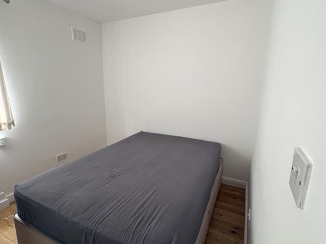 Room at Craven Close, Greater London