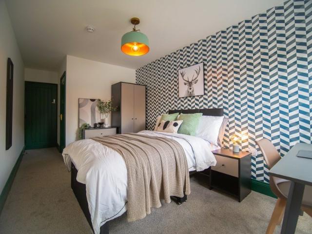 Room at Craven Road, Rugby