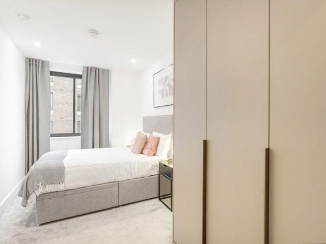 Room at Cremer Street, Greater London