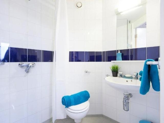 Room at Creek Road, Greater London