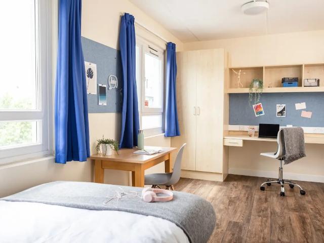 Room at Creek Road, Greater London