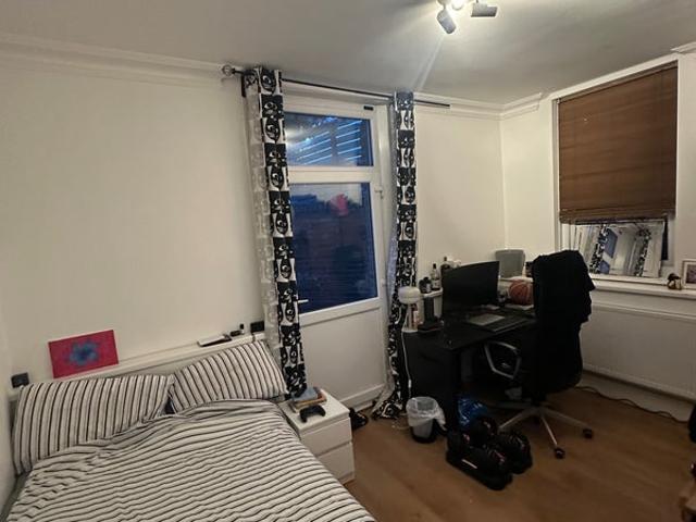 Room at Creffield Road, Greater London