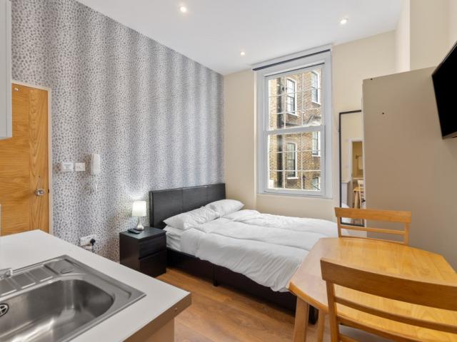 Room at Crestfield Street, Greater London