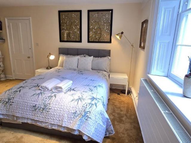 Room at Crescent Lane, Greater London