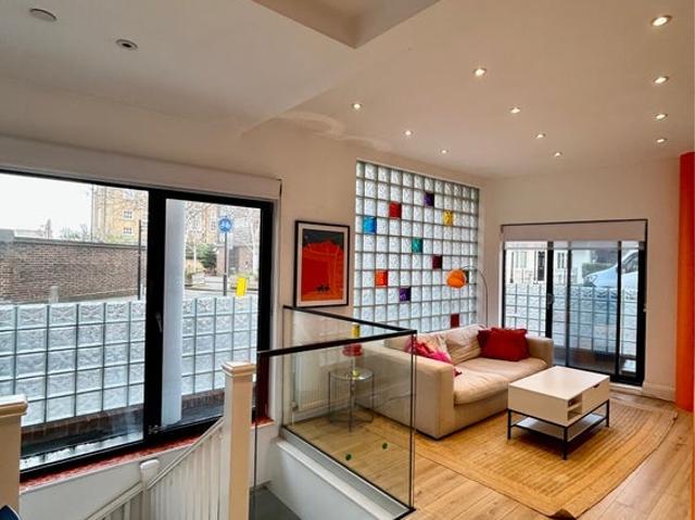 Room at Crescent Lane, Greater London