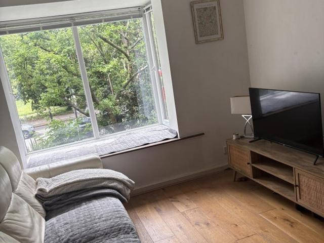 Room at Crescent Lane, Greater London