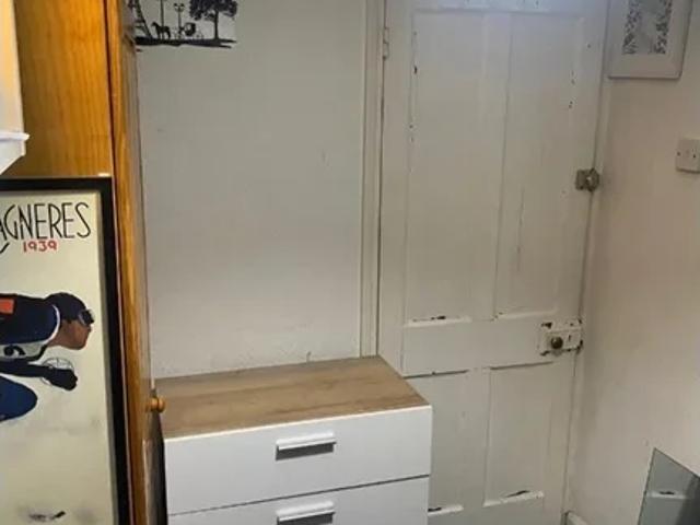 Room at Crescent Road, Greater London