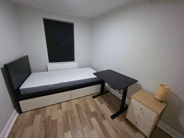 Room at Crescent Road, Greater London