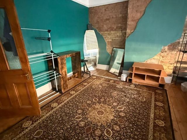 Room at Crescent Road, Greater London