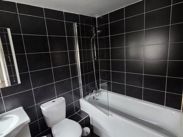 Room at Crescent Road, Greater London