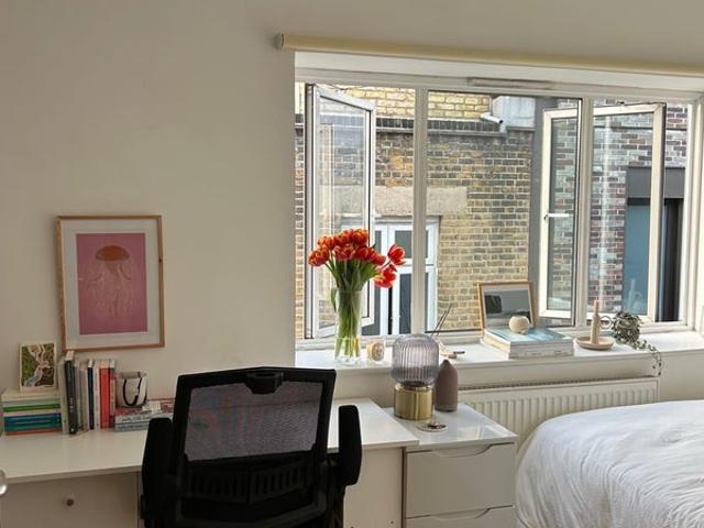 Room at Crescent Row, Greater London