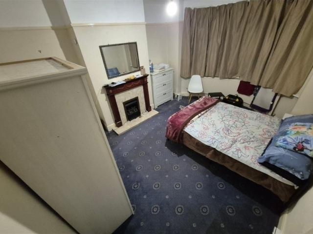 Room at Cressells, Basildon