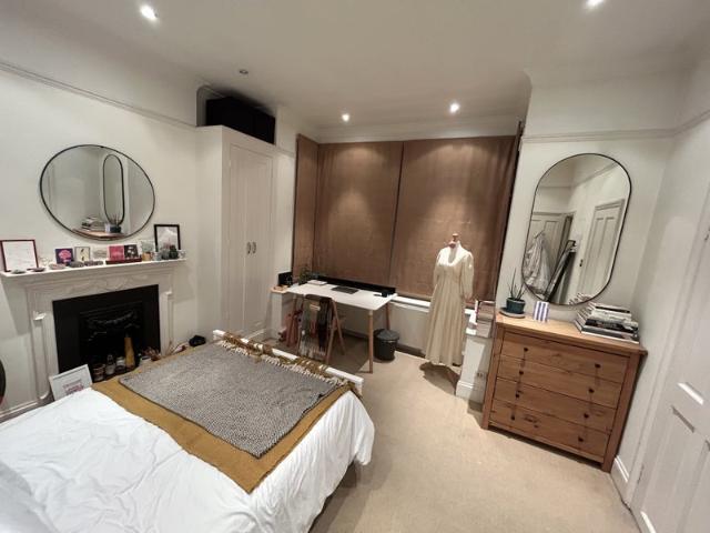 Room at Cricklade Avenue, Greater London