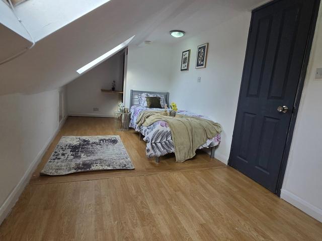 Room at Cricklade Avenue, Greater London