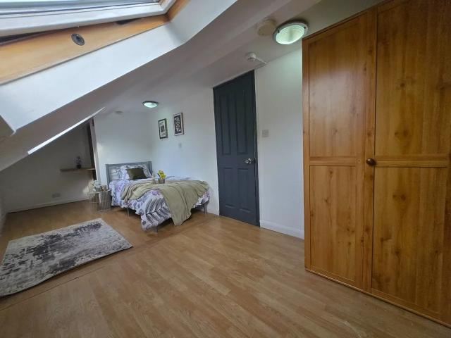 Room at Cricklade Avenue, Greater London