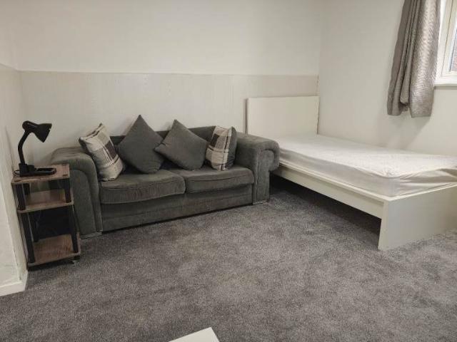 Room at Cricklade Road, Swindon
