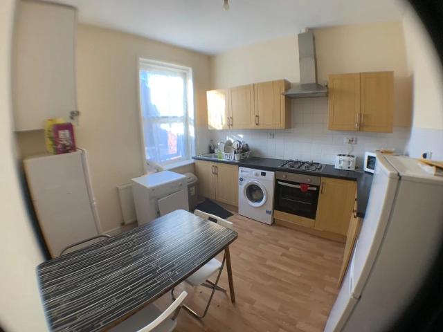 Room at Cricklewood Broadway, Greater London