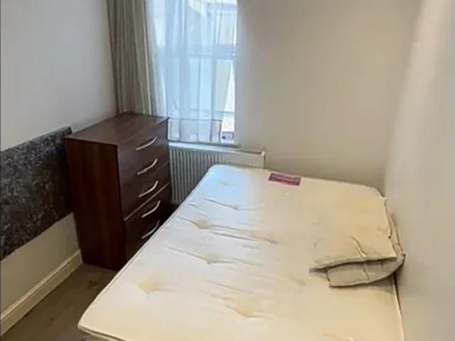 Room at Cricklewood Broadway, Greater London