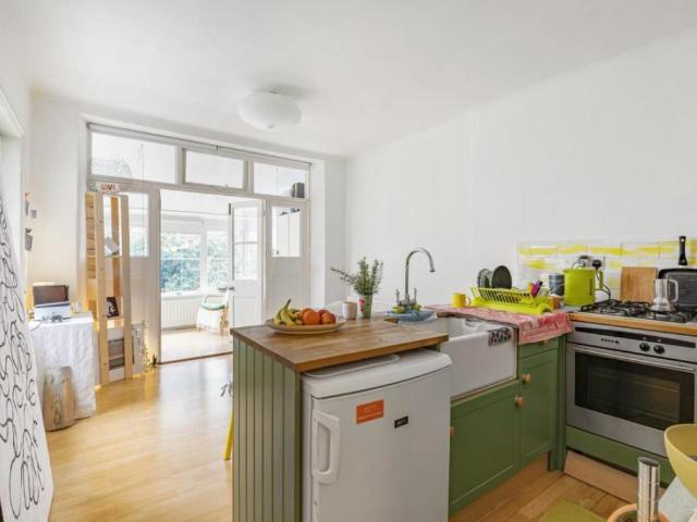 Apartment at Cromwell Avenue, Greater London