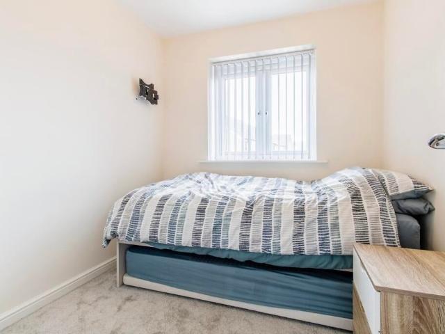 Room at Cromwell Road, Ellesmere Port