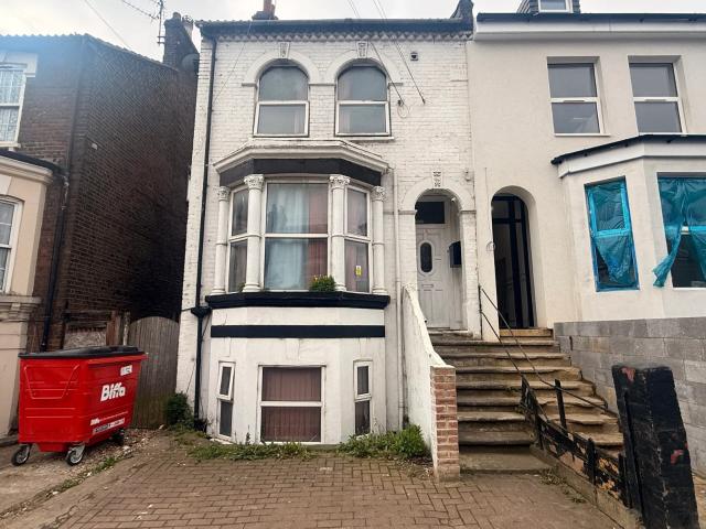 Room at Cromwell Road, Luton