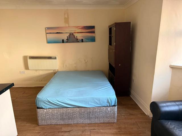 Room at Cromwell Road, Luton