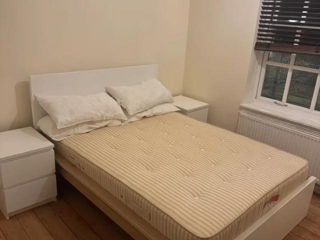 Room at Cromer Street, Greater London