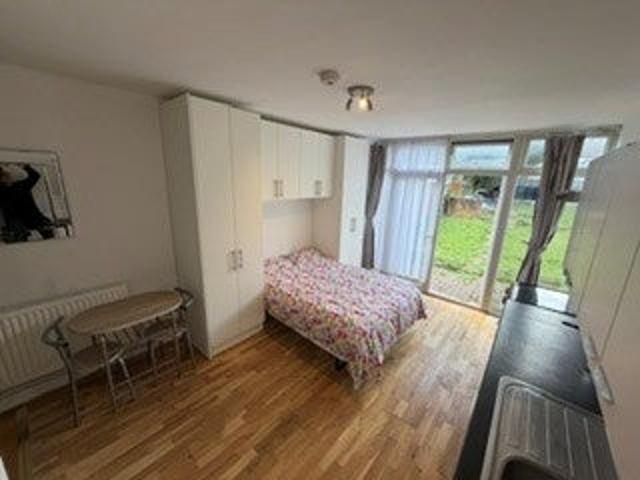 Room at Cromie Close, Greater London
