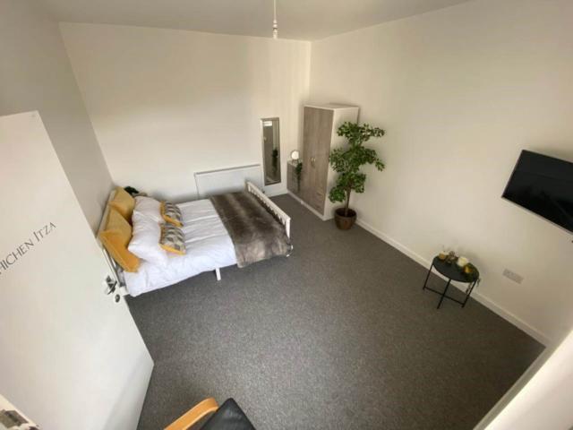 Room at Crompton Street, Chadderton