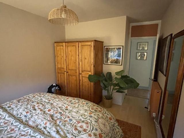 Room at Crondall Street, Greater London