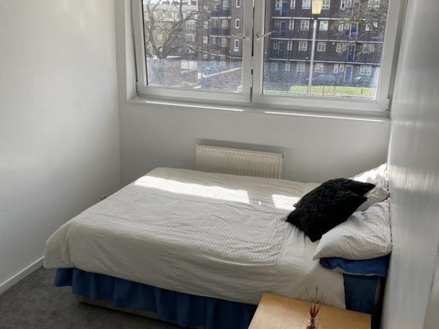Room at Crondall Street, Greater London