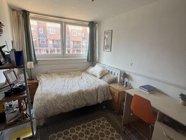 Room at Crondall Street, Greater London