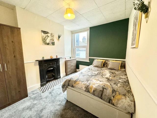 Room at Crooke Road, Greater London