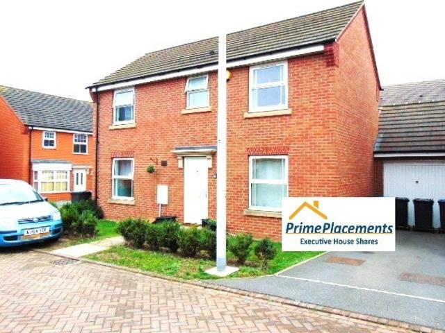 Room at Croft Avenue, Rugby