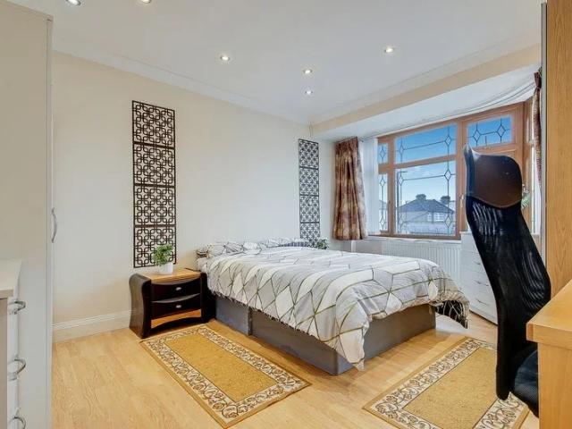 Room at Crofts Road, Greater London