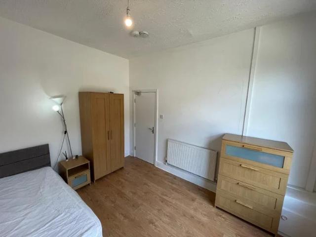 Room at Croppers Hill, St Helens