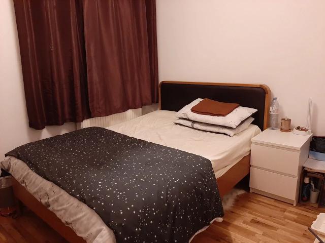 Room at Crosby Row, Greater London