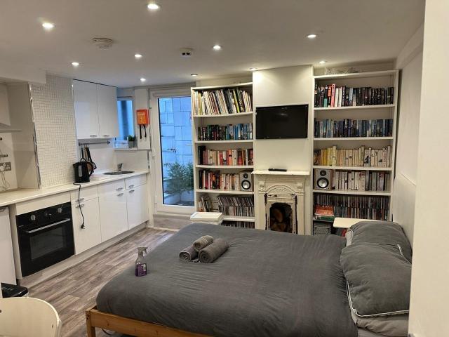 Room at Cross Green Lane, Leeds
