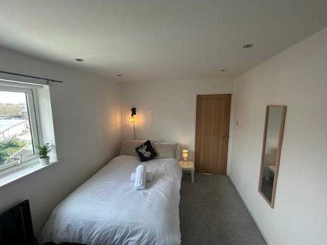 Room at Cross Lane, Prescot