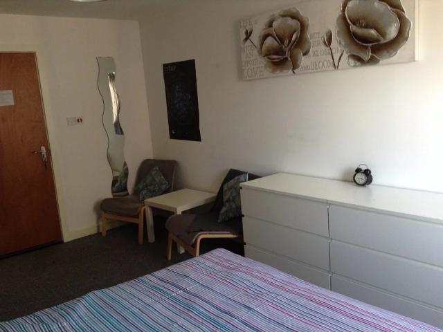 Room at Cross Street, Willenhall
