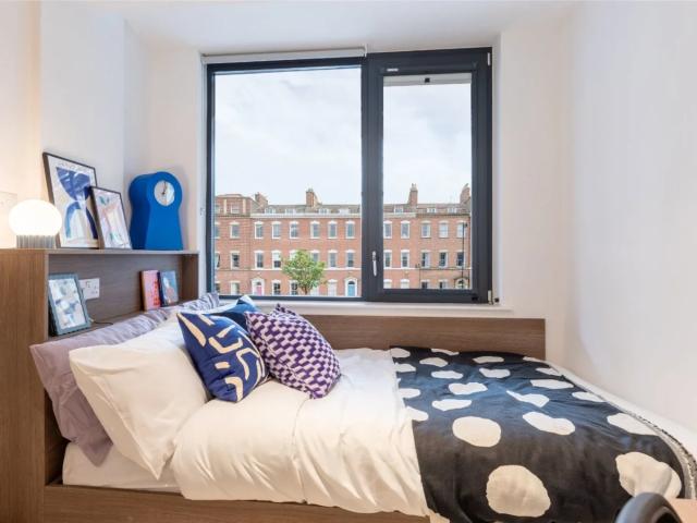 Room at Cross Street, Bristol
