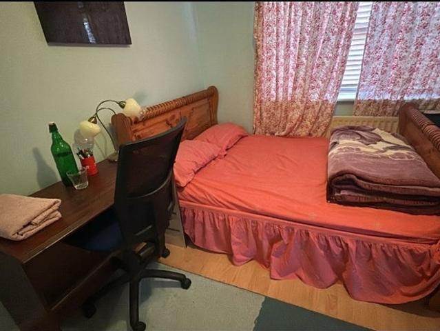 Room at Crosslee Road, Manchester