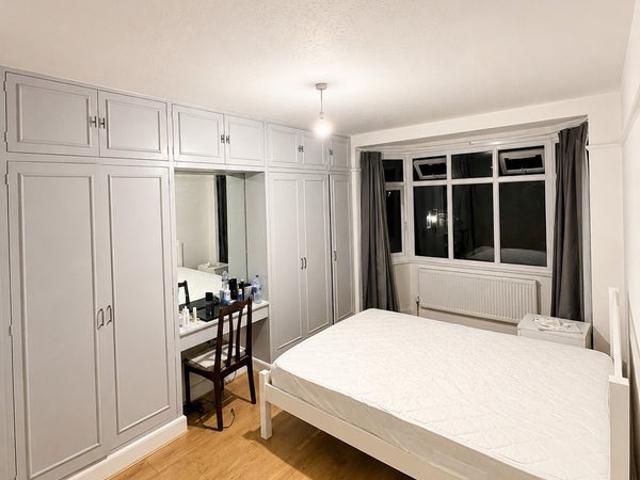 Room at Crossway, Greater London