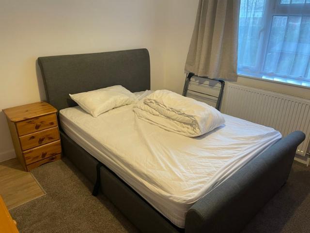 Room at Crossways Road, Bristol